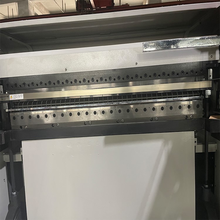HJ-1400 Computer Cross Cutting Machine High Speed With Servo Motor ...